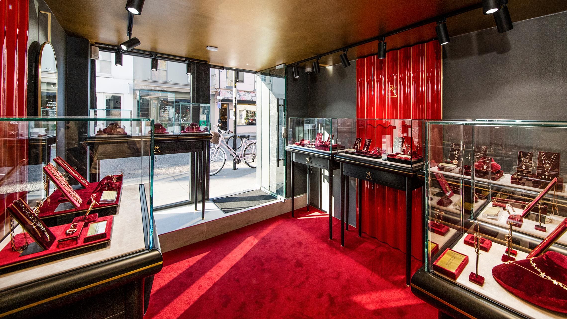 Bee Goddess creates a buzz in Chelsea – Luxury London