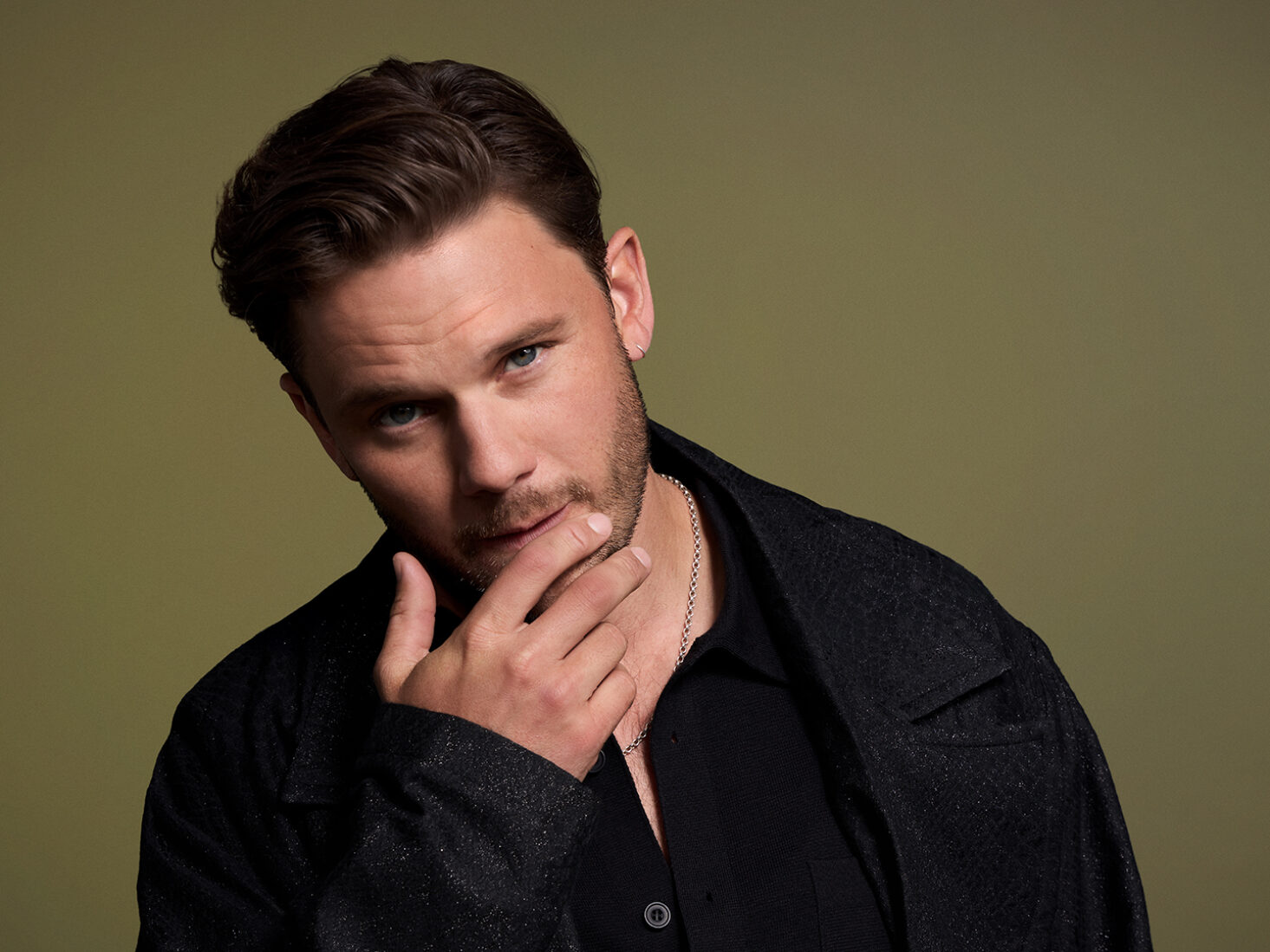 Jeremy Irvine on typecasting and joining the Outlander universe